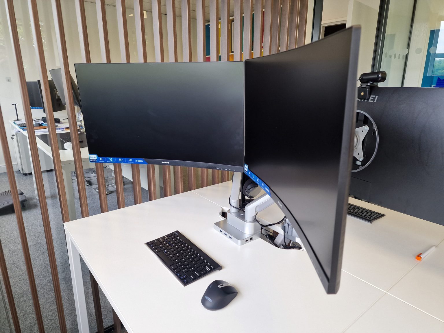Wellbeing&Ergonomics – Ergonomic Chairs | Sit-Stand Desks | Monitor ...